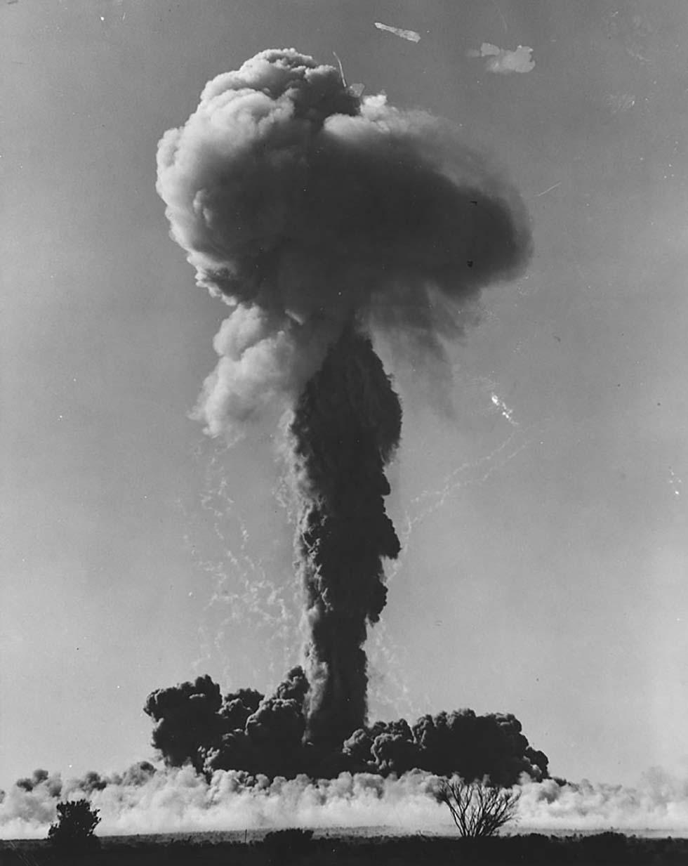 Nuclear bomb test at Maralinga | naa.gov.au